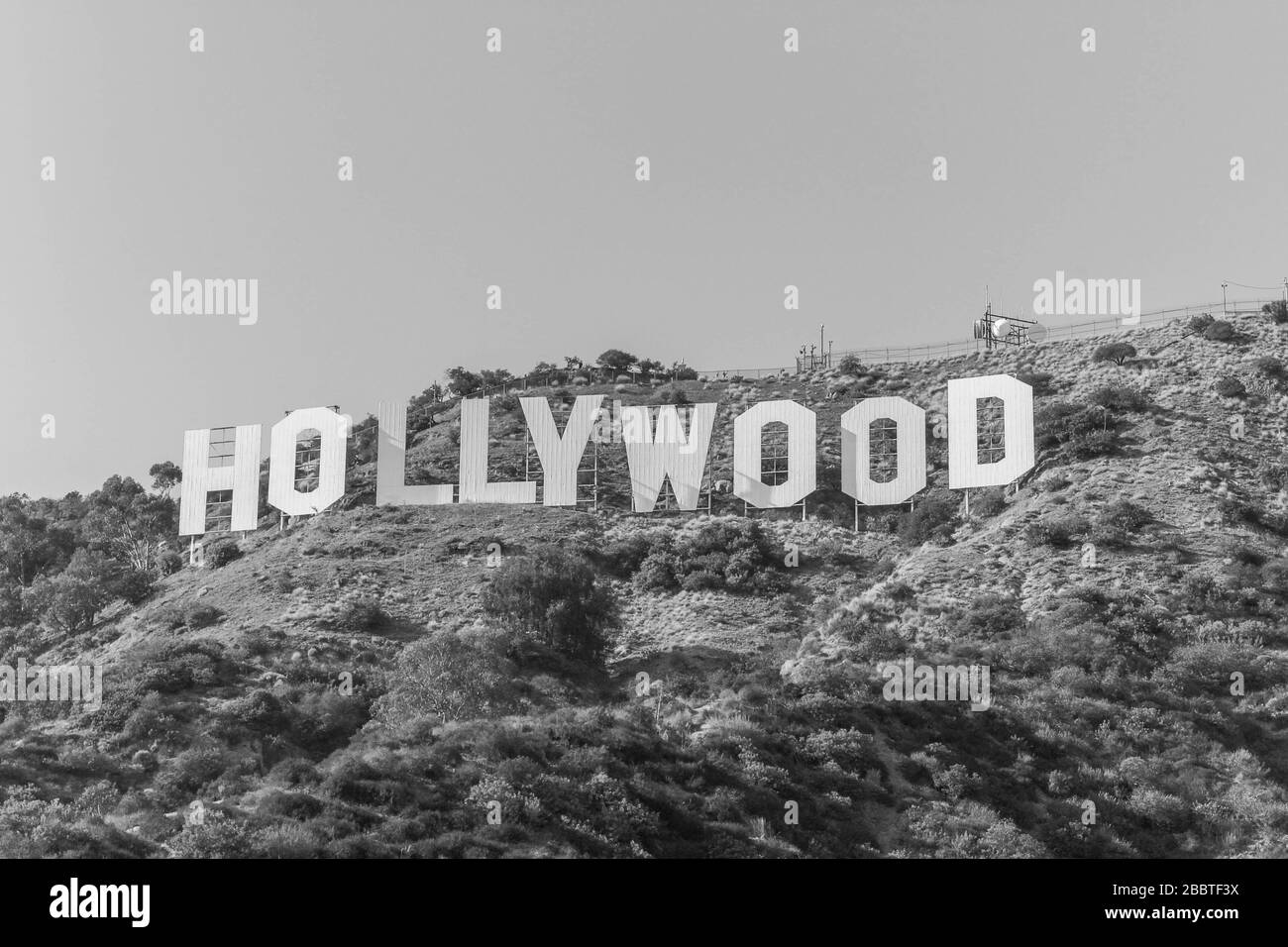 Hollywood hills blue sky sign Black and White Stock Photos & Images - Alamy