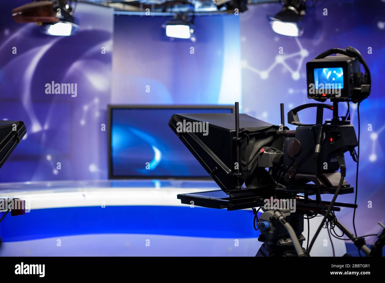 News studio hi-res stock photography and images - Alamy