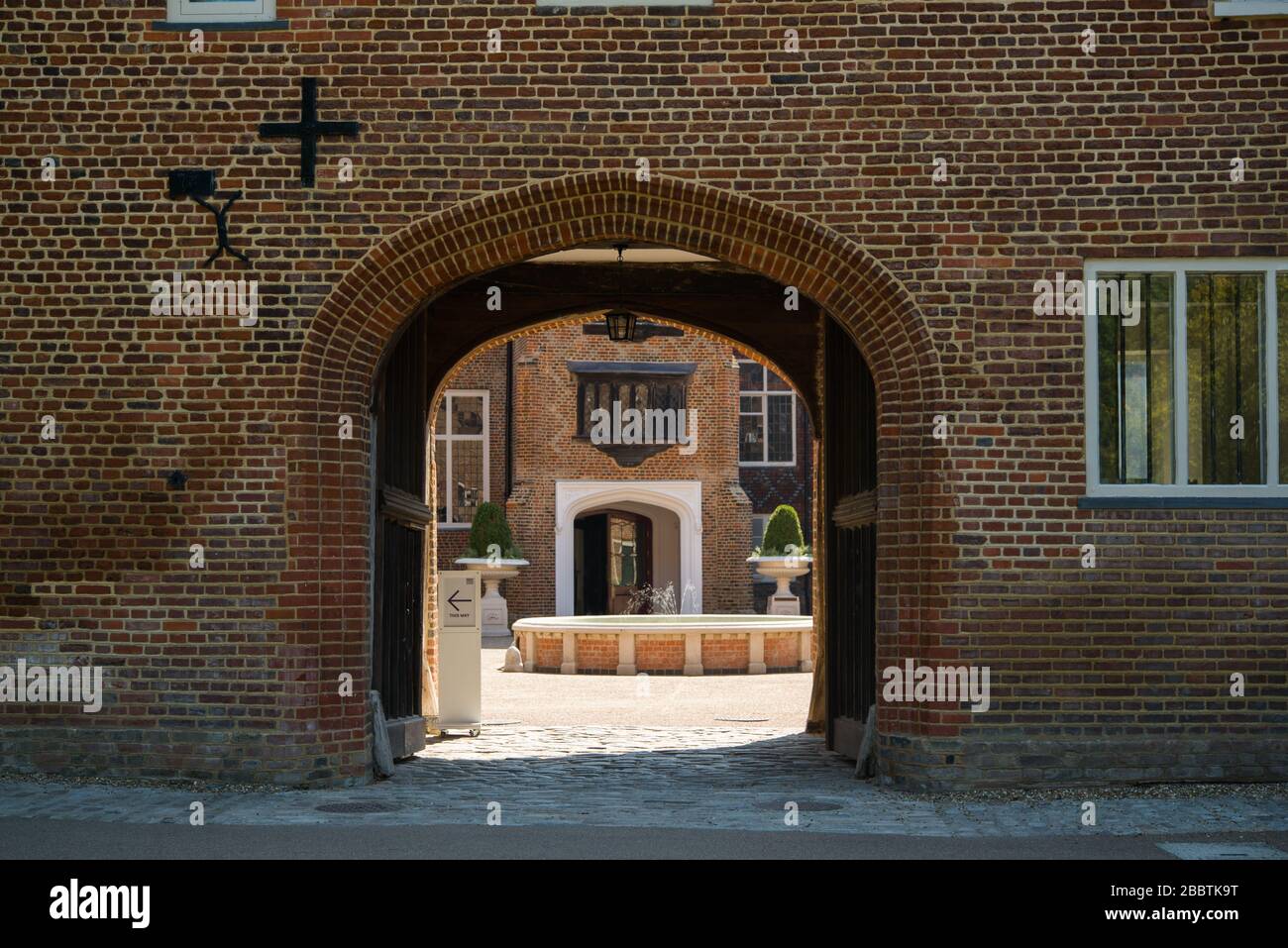 Medieval buildings courtyard bishops palace hi-res stock photography ...