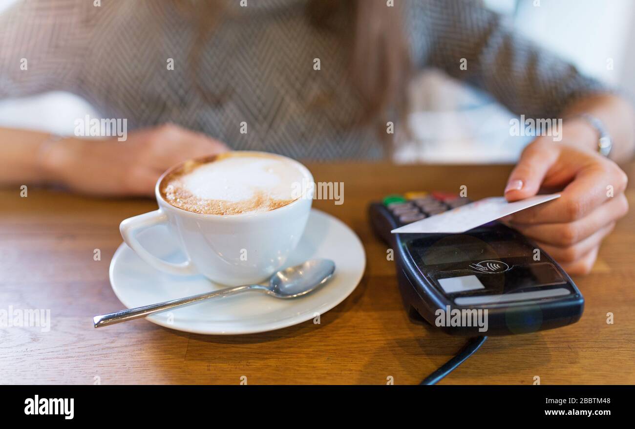 Paying for coffee Stock Photo - Alamy