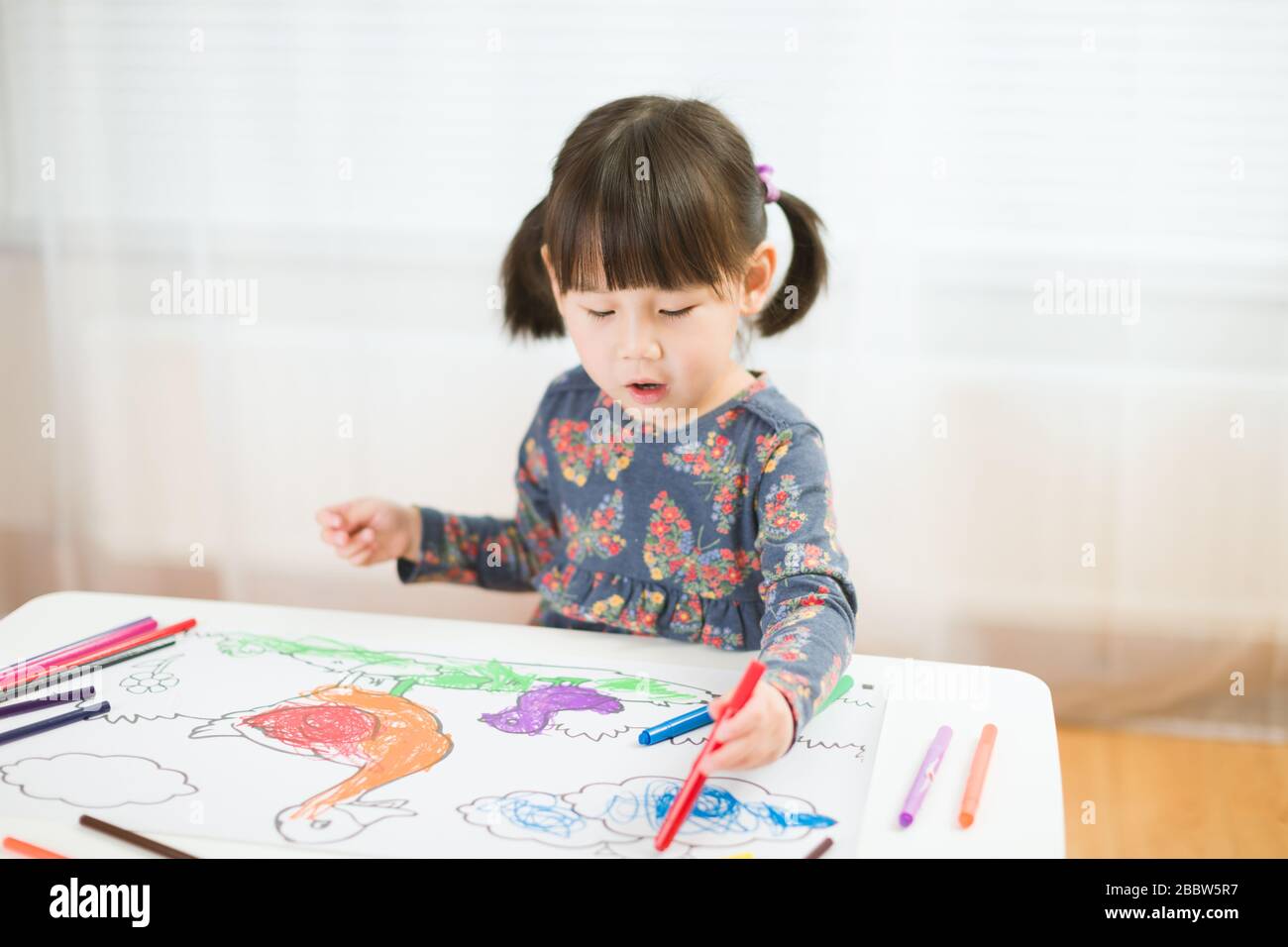 toddler girl practice color paiting at home Stock Photo - Alamy