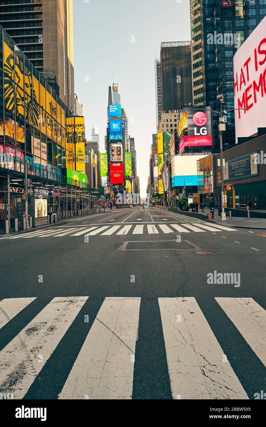 Times square empty hi-res stock photography and images - Alamy