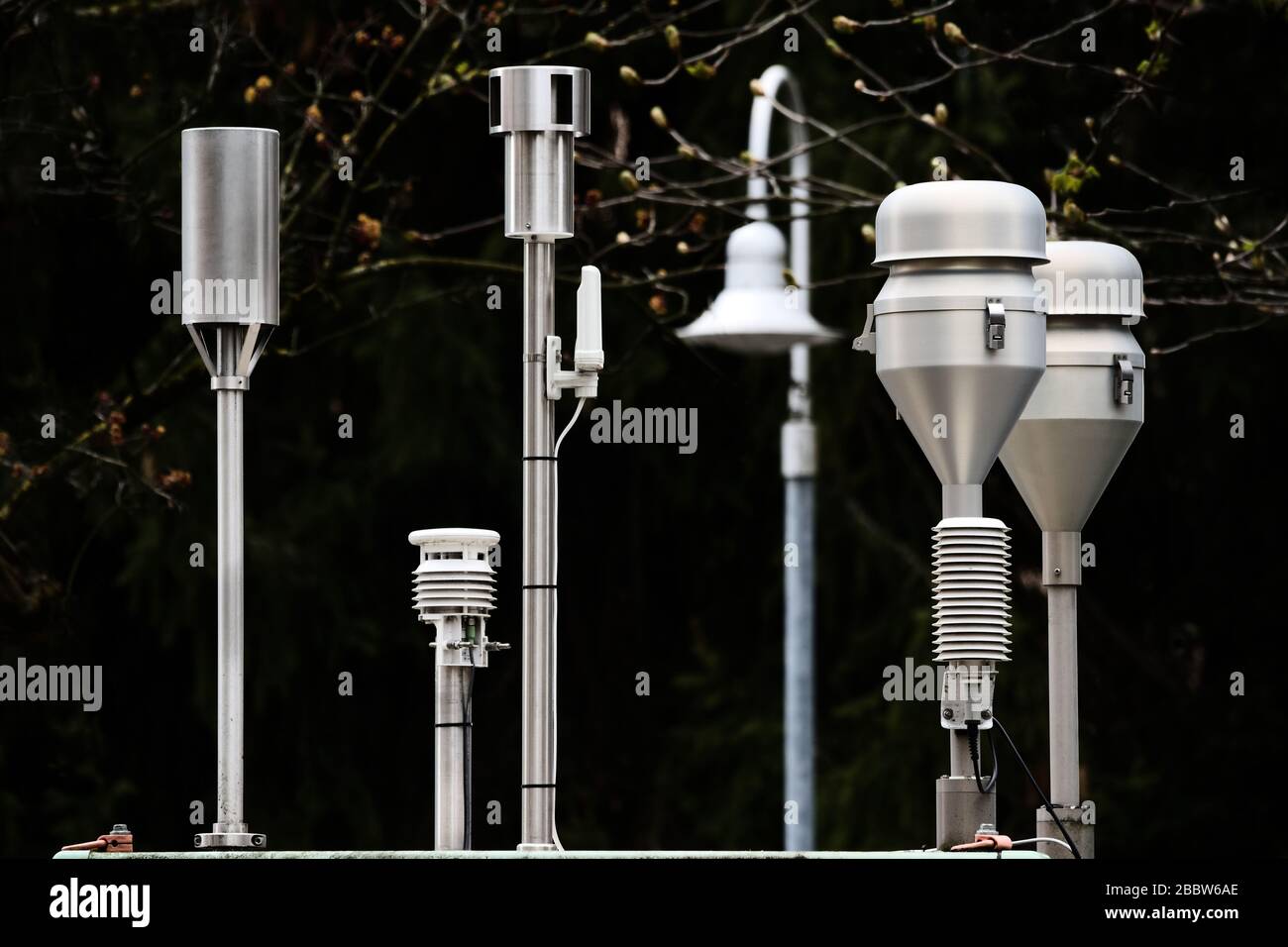 Atmospheric air quality control station measuring particles ...