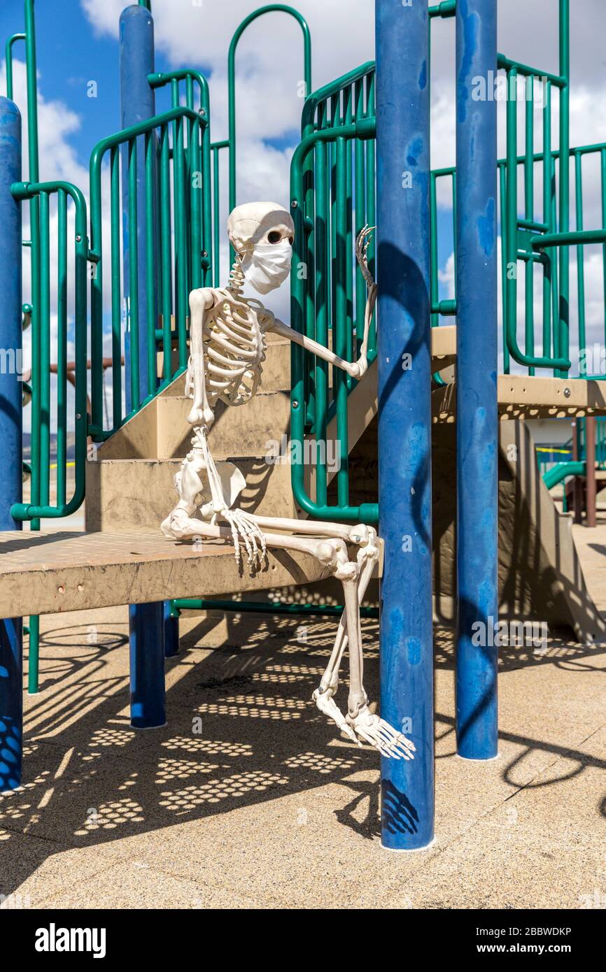 Empty skeleton hands hi-res stock photography and images - Alamy