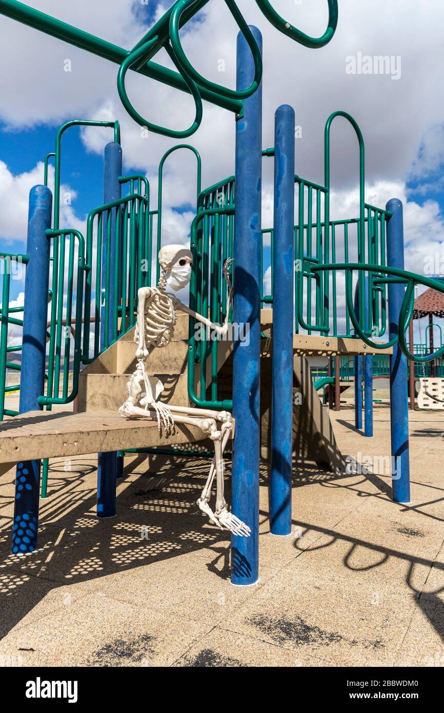 Empty skeleton hands hi-res stock photography and images - Alamy