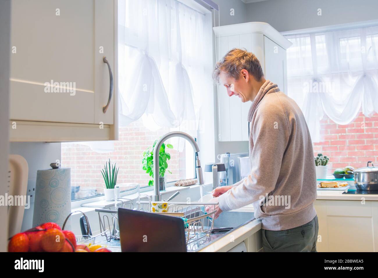 Washing dishes hi-res stock photography and images - Alamy