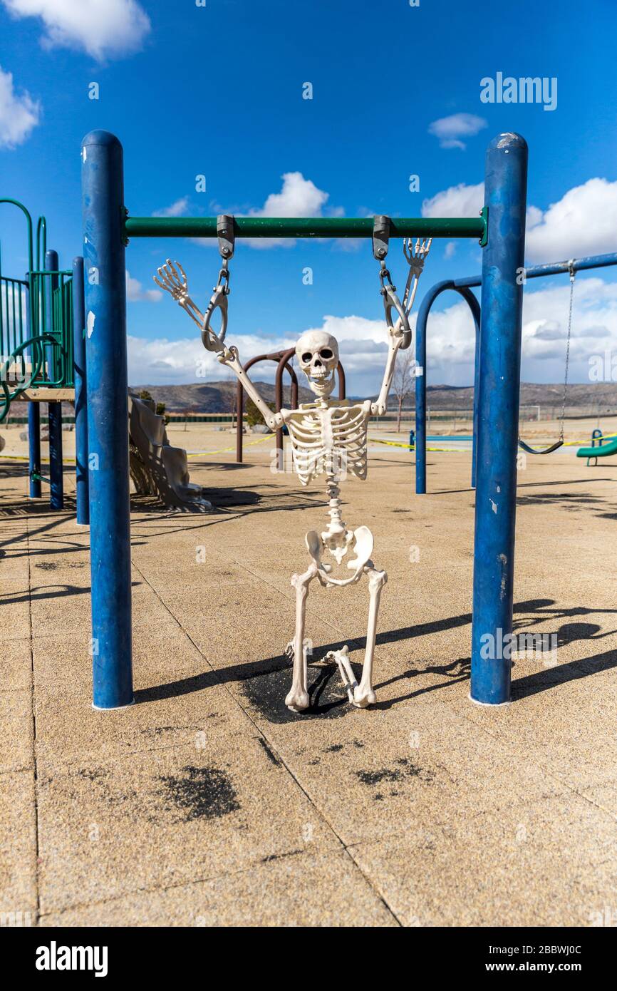 Empty skeleton hands hi-res stock photography and images - Alamy