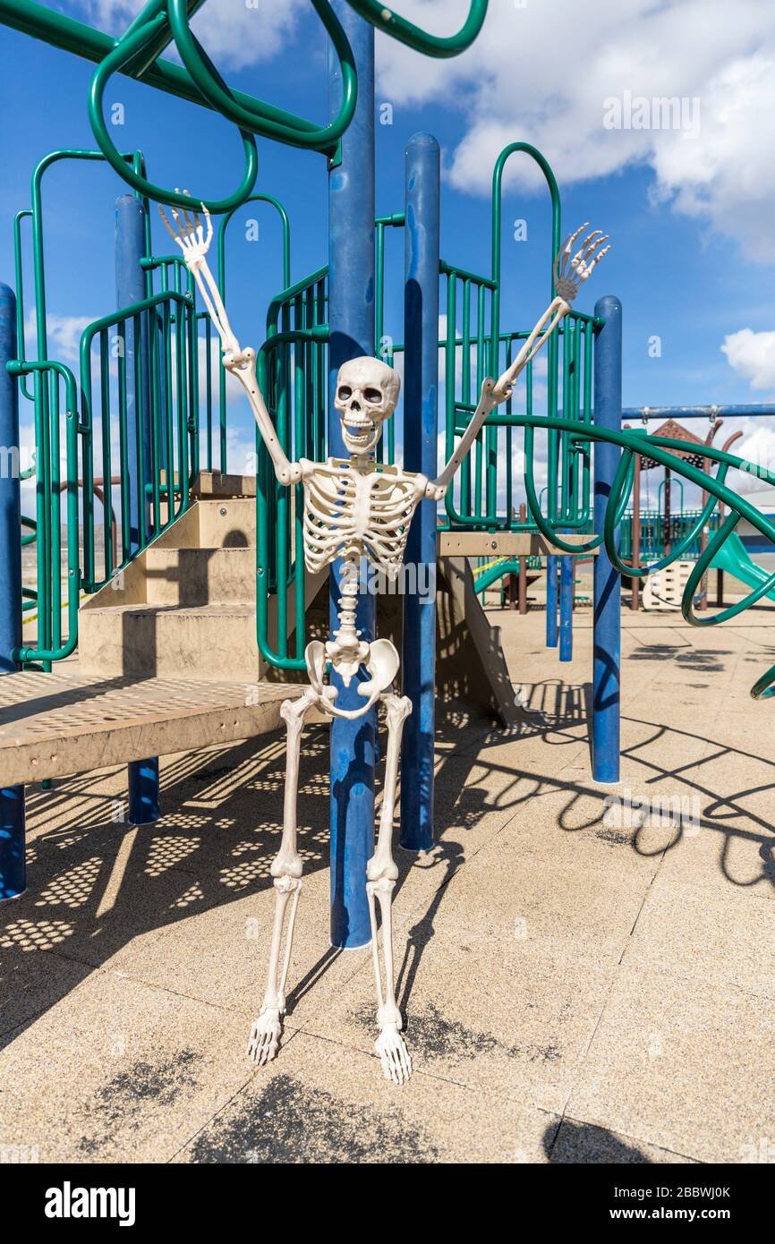 Empty skeleton hands hi-res stock photography and images - Alamy