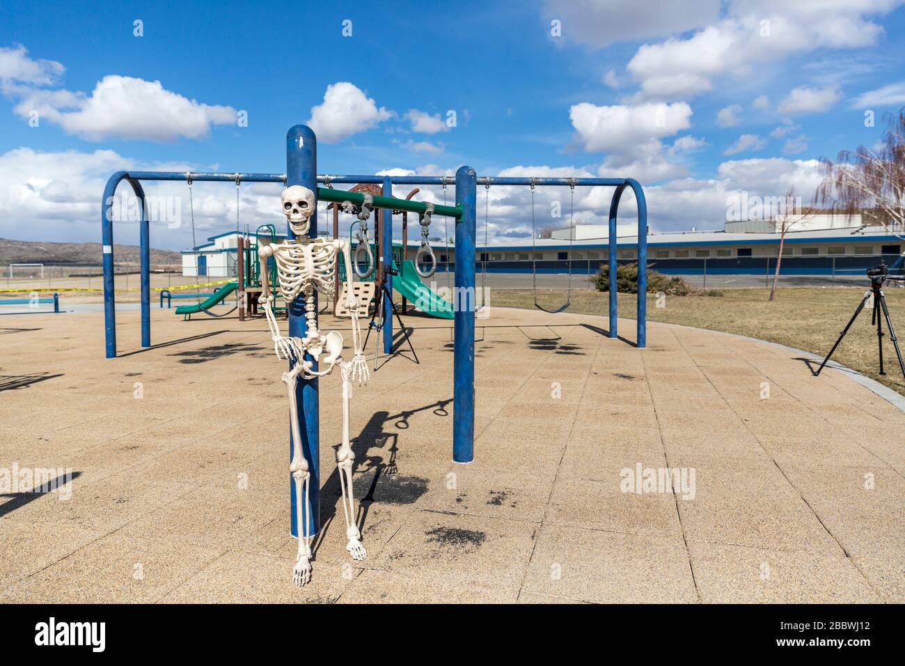 Empty skeleton hands hi-res stock photography and images - Alamy