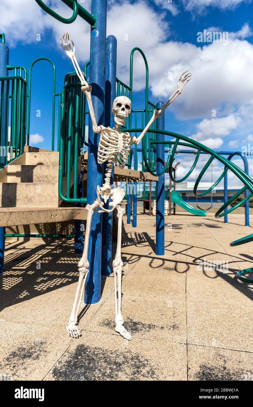 Empty skeleton hands hi-res stock photography and images - Alamy
