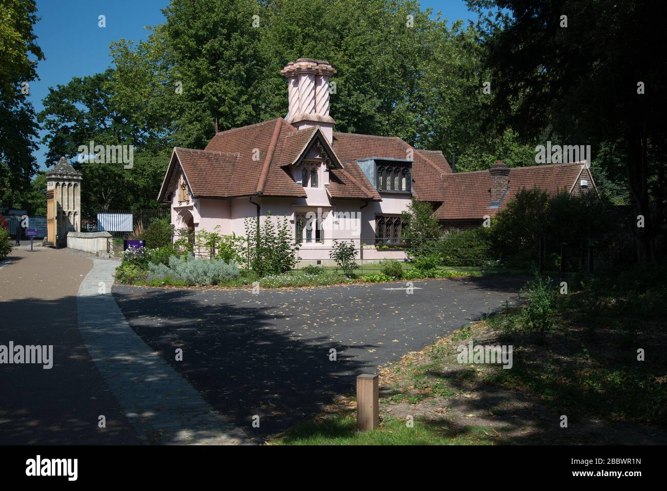 Bishops palace garden gates hi-res stock photography and images - Alamy