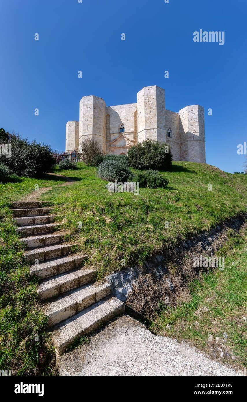 Castel del monte hi-res stock photography and images - Alamy
