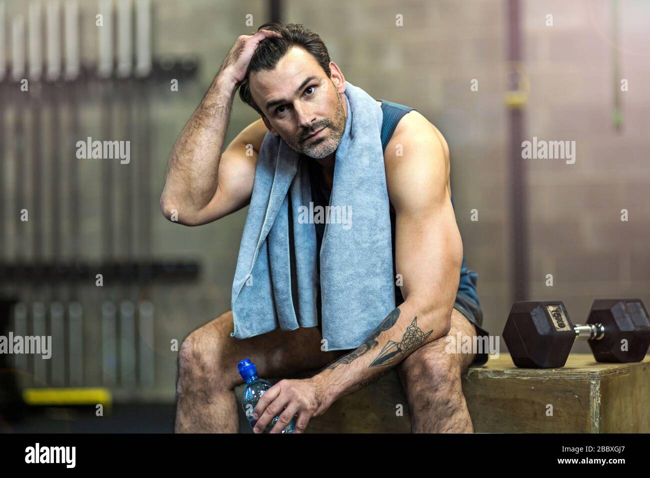 Man working out in gym Stock Photo - Alamy
