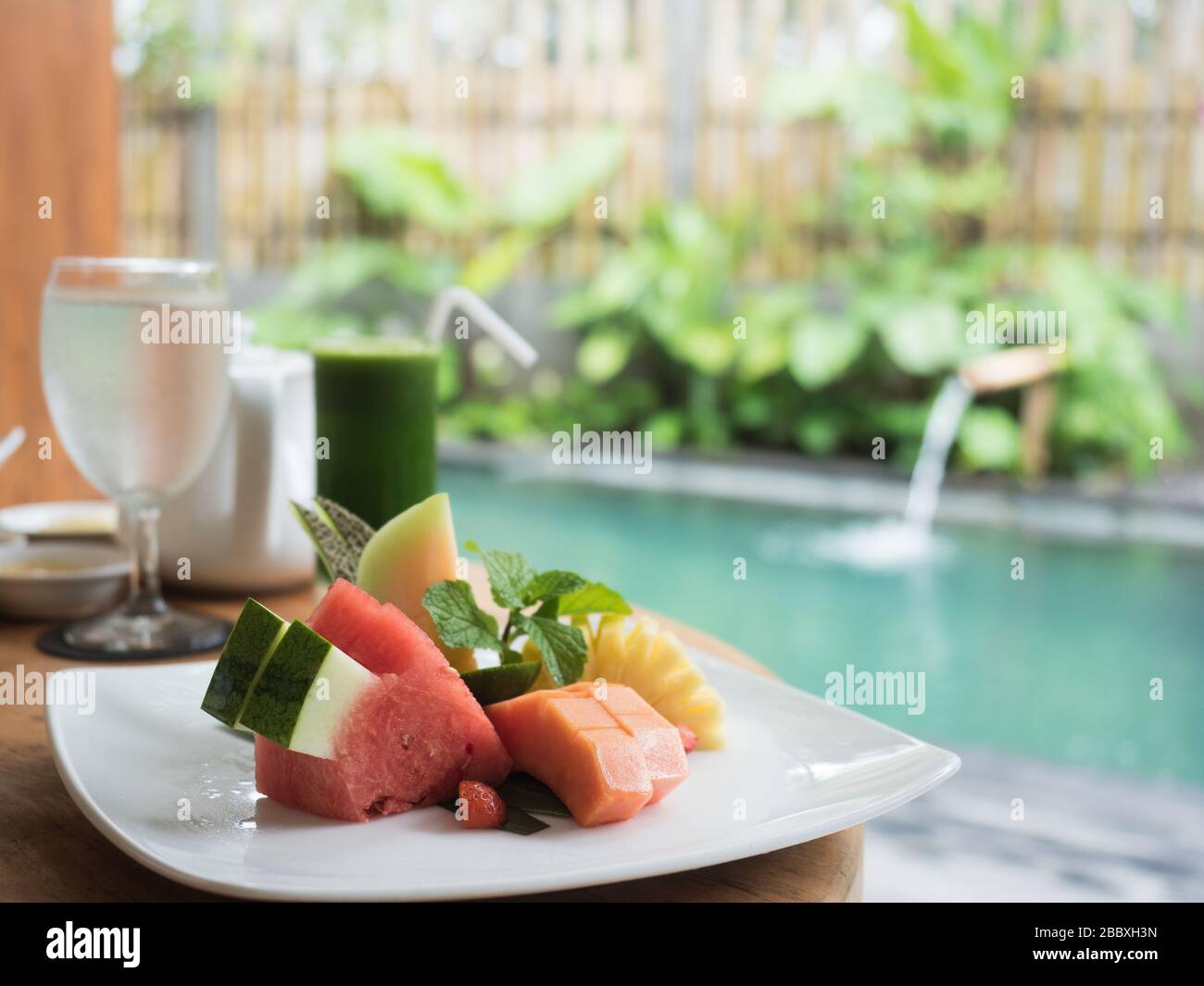Healthy breakfast - fresh fruit and green juice Stock Photo - Alamy