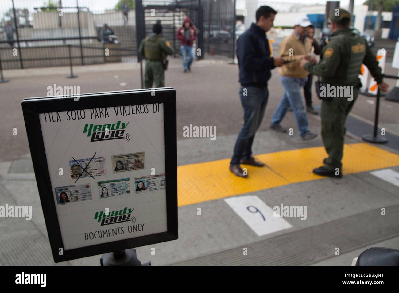 Biometric border entry and exti hi-res stock photography and images - Alamy