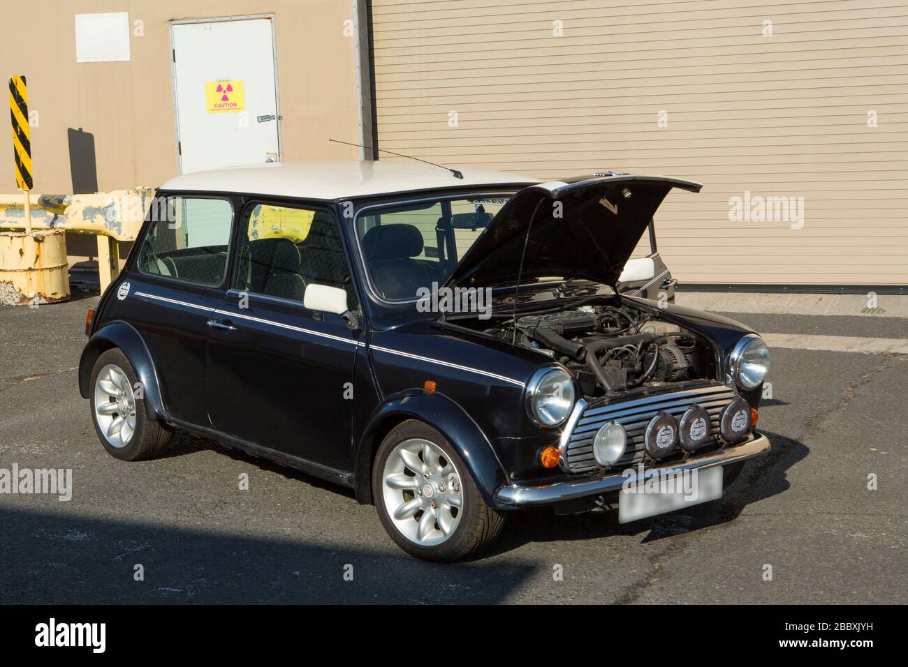Mini cooper inspection hi-res stock photography and images - Alamy