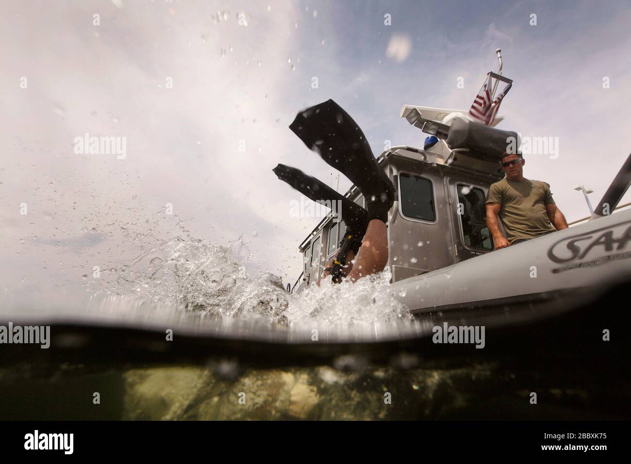 Scuba divers roll from boat hi-res stock photography and images - Alamy