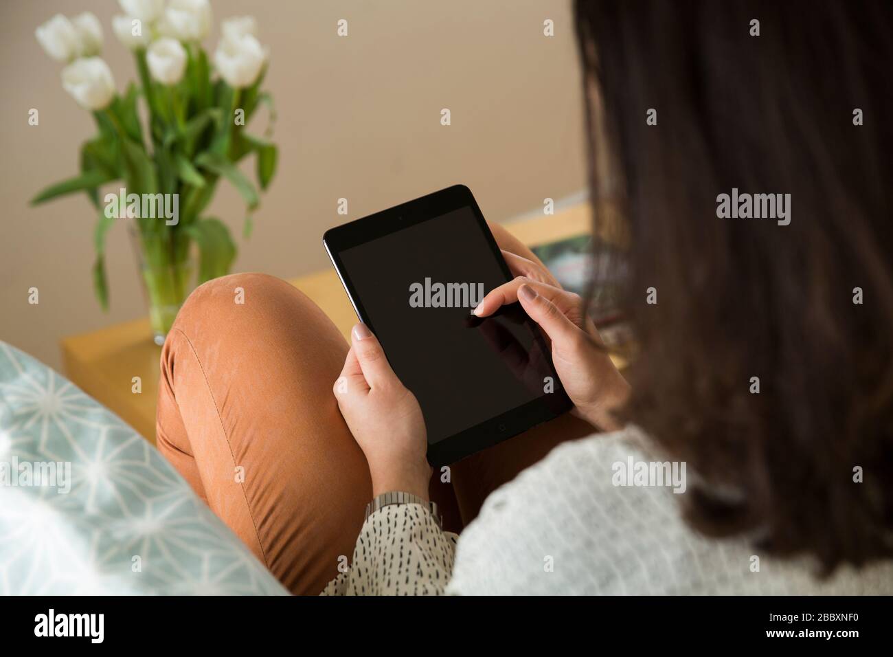 Scrolling reading hi-res stock photography and images - Alamy