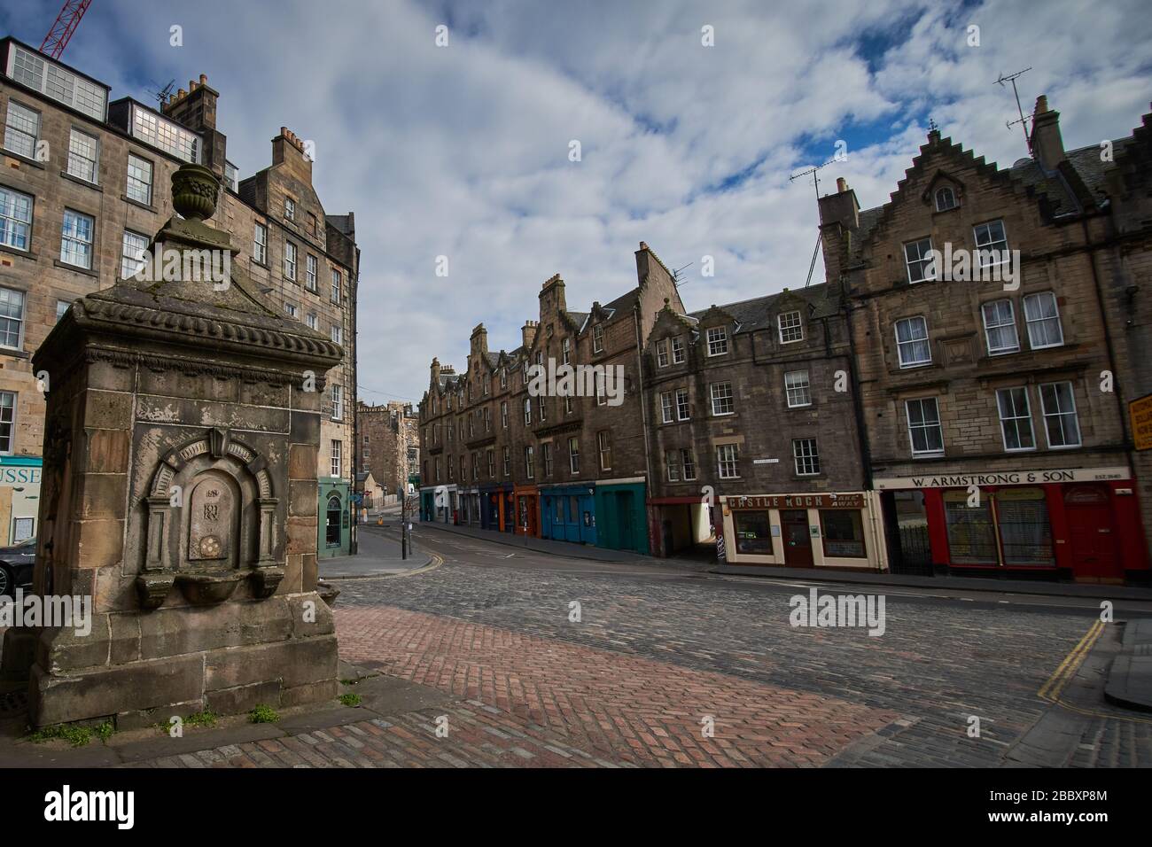 Cowgate edinburgh old town hi-res stock photography and images - Alamy