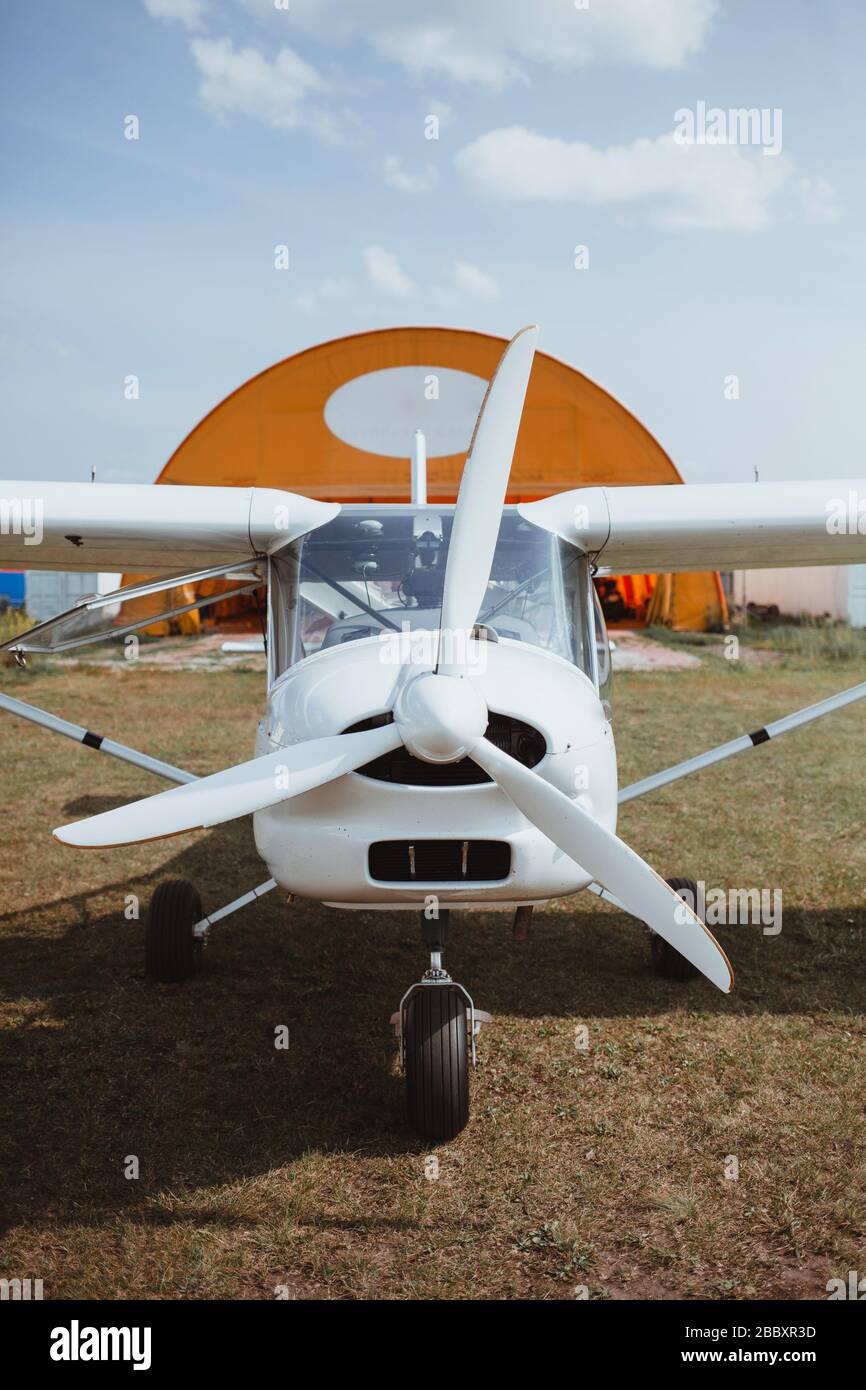 Small white plane hi-res stock photography and images - Alamy