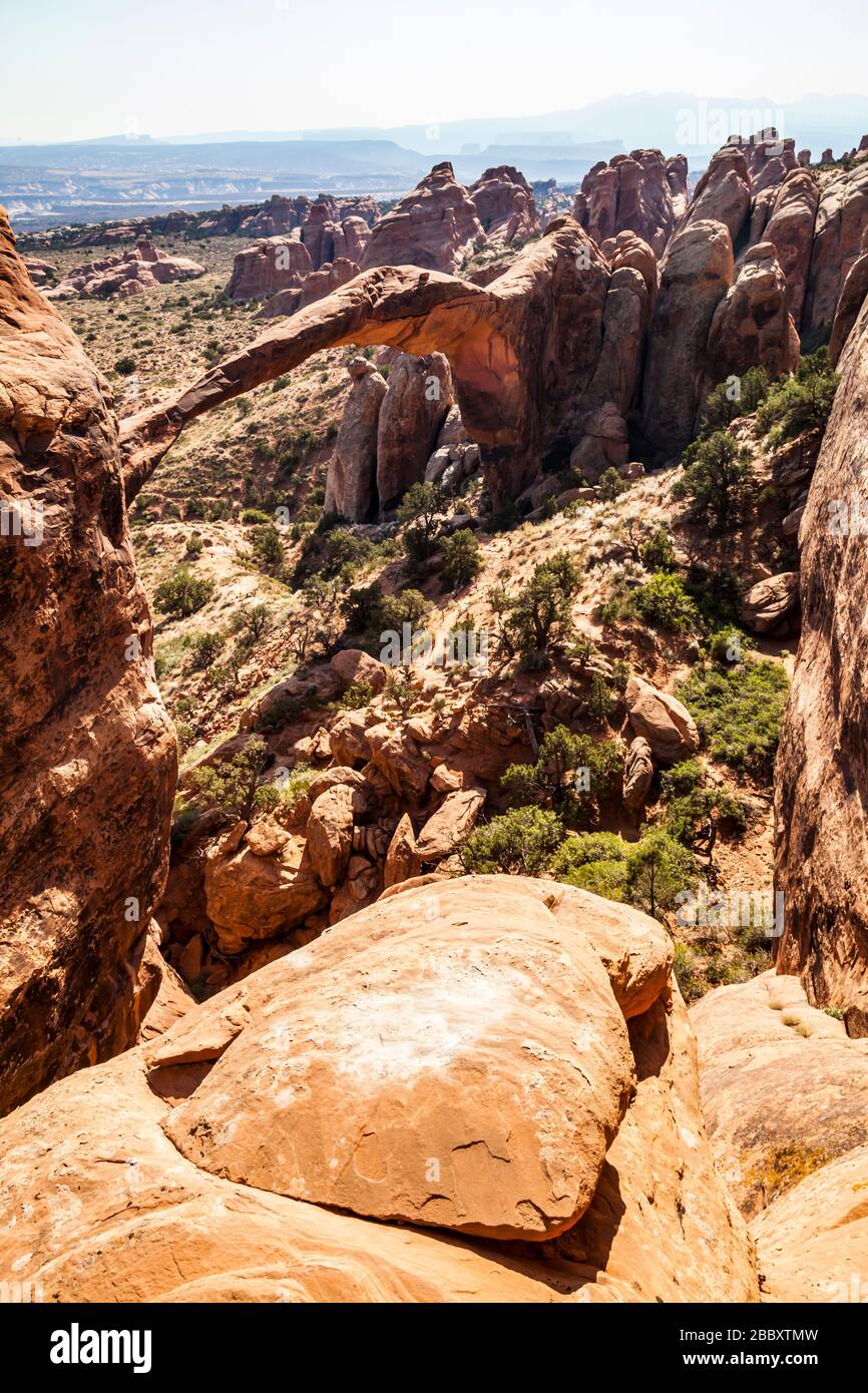 The arches national park landscape arch hi-res stock photography and ...