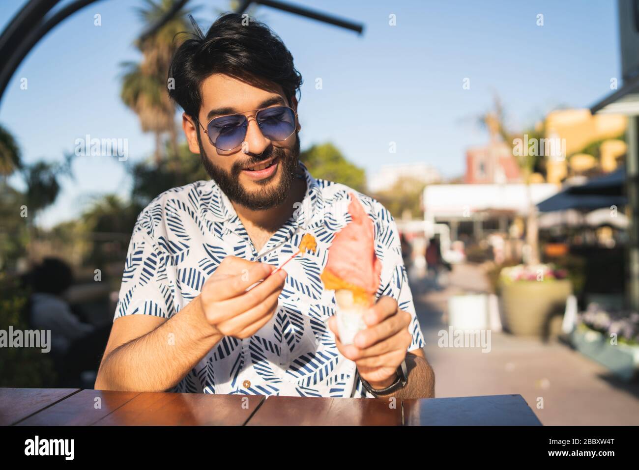 Man eating ice cream cone hi-res stock photography and images - Alamy