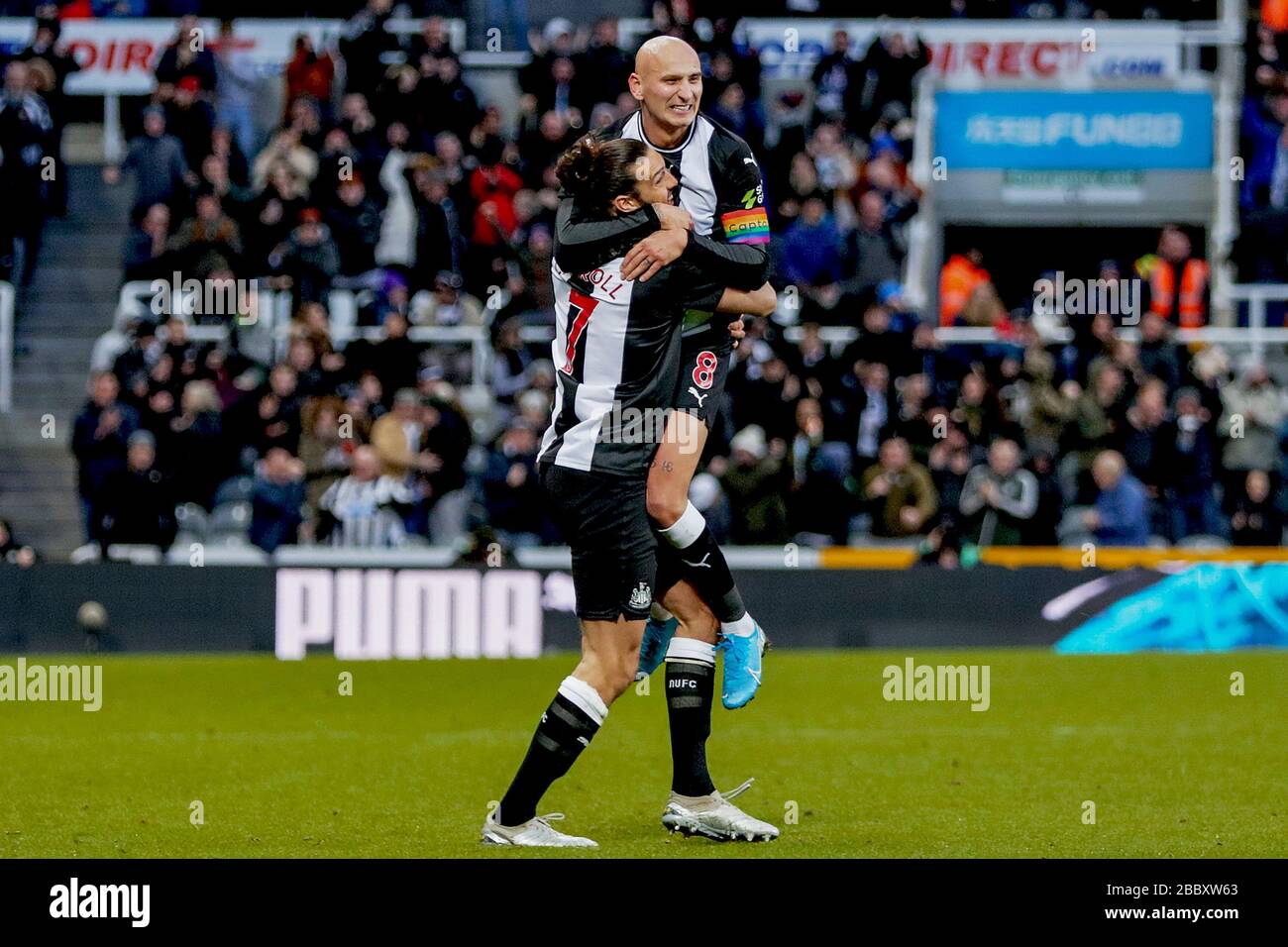 Jonjo Shelvey and Andy Carroll of Newcastle United celebrate ...