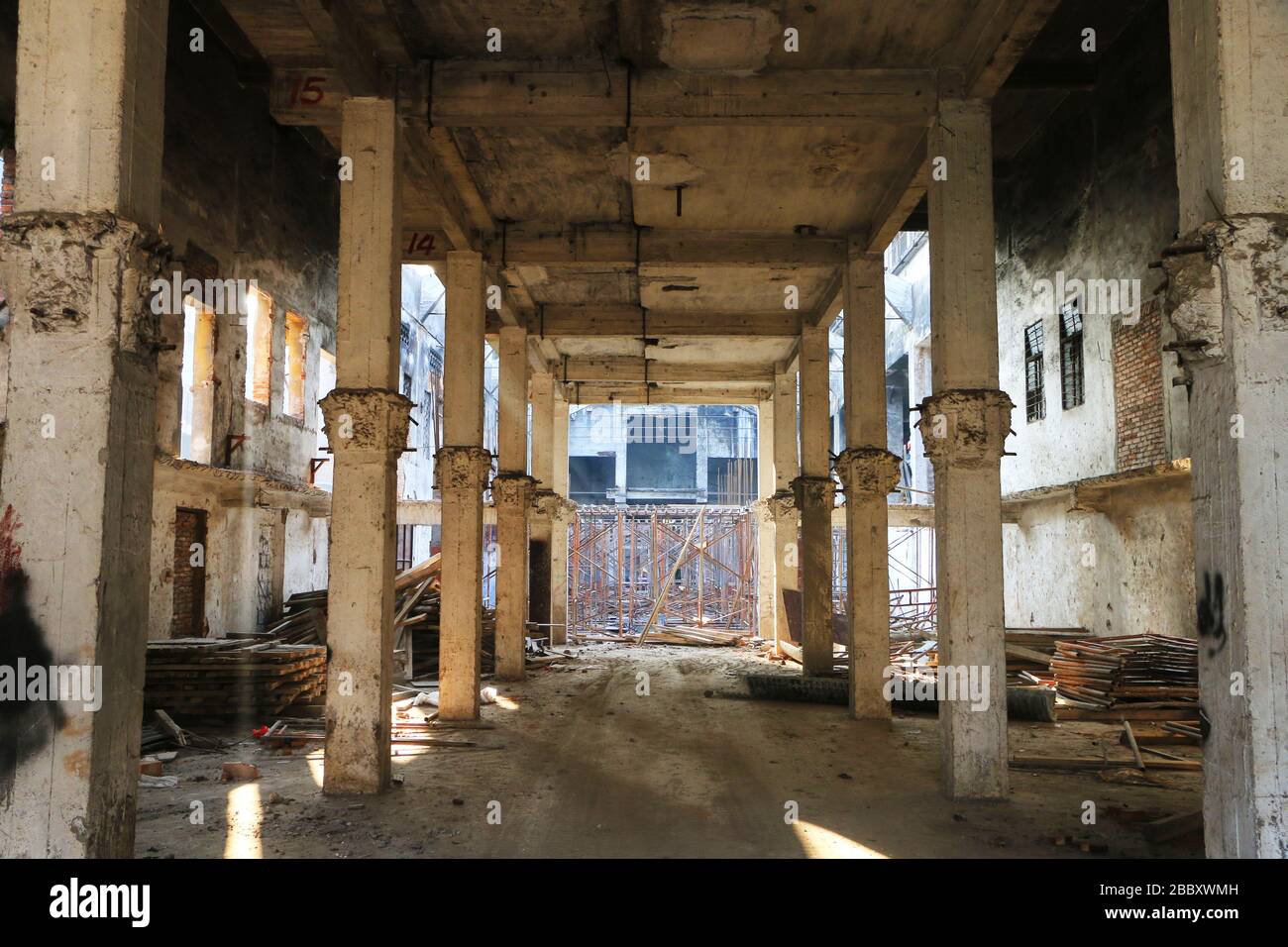 Abandoned factory building Stock Photo - Alamy