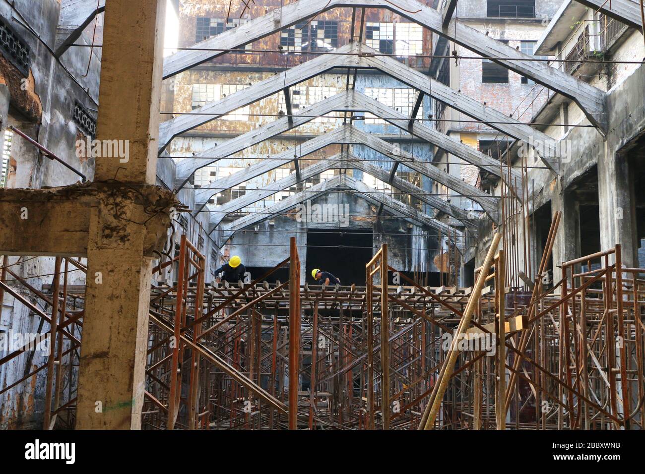 Abandoned factory building Stock Photo - Alamy