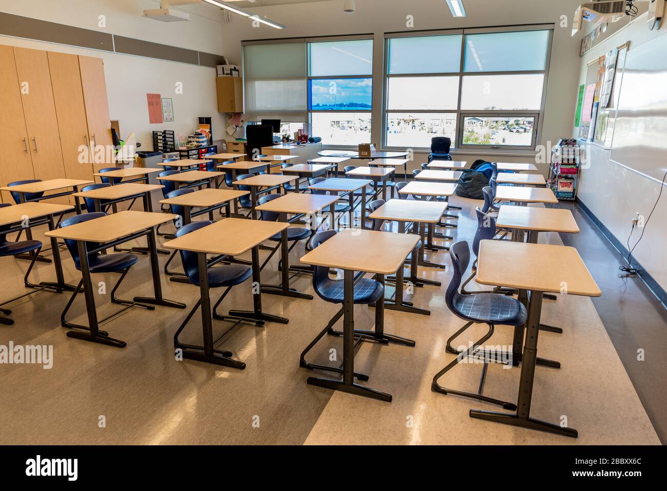 Empty computer classroom seats hi-res stock photography and images - Alamy