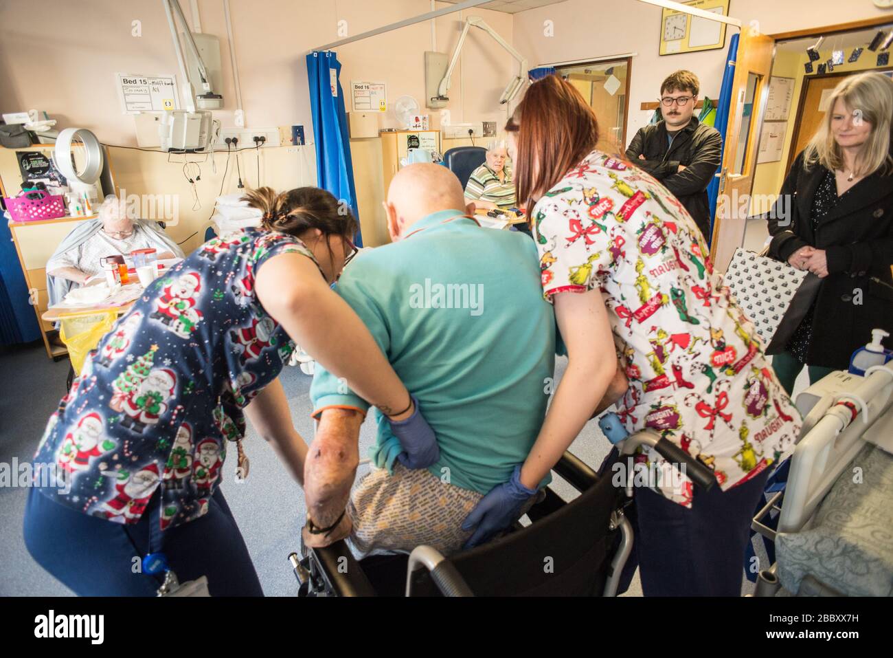 Nursing walking hospital patient nhs hi-res stock photography and ...