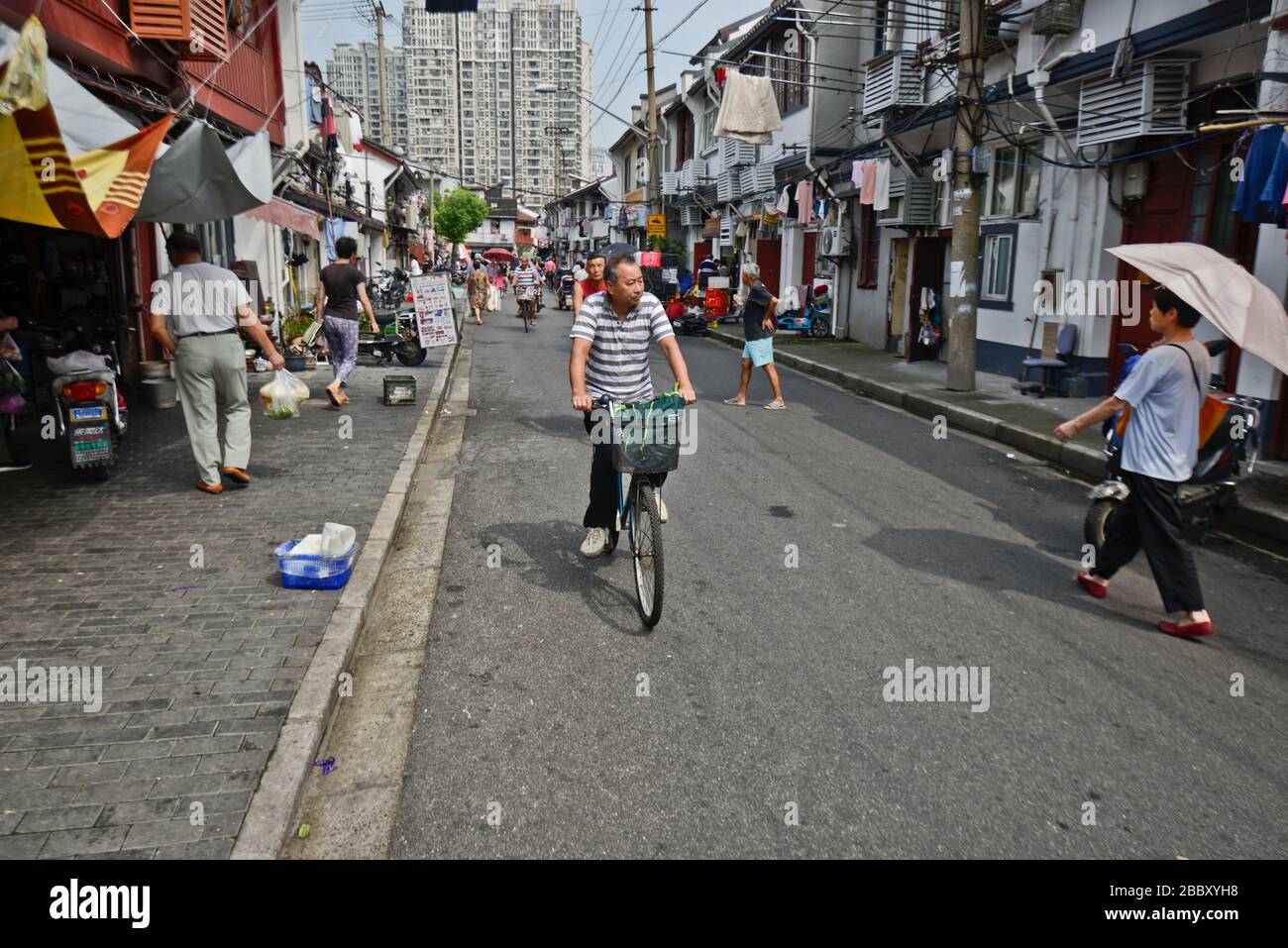 Commercial streets hi-res stock photography and images - Alamy