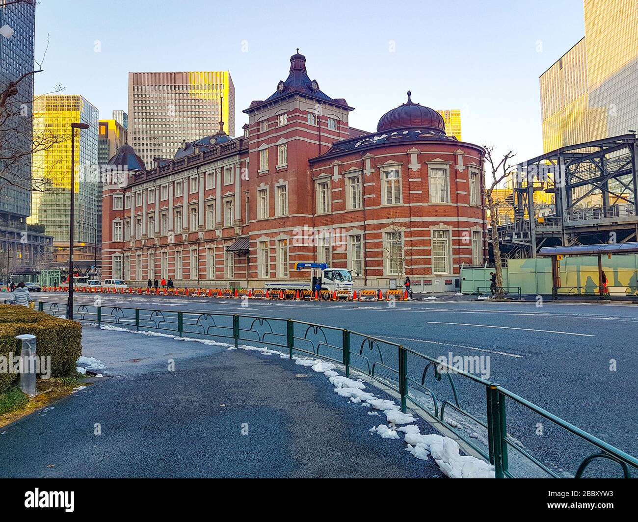 Station square in Tokyo station Stock Photo - Alamy