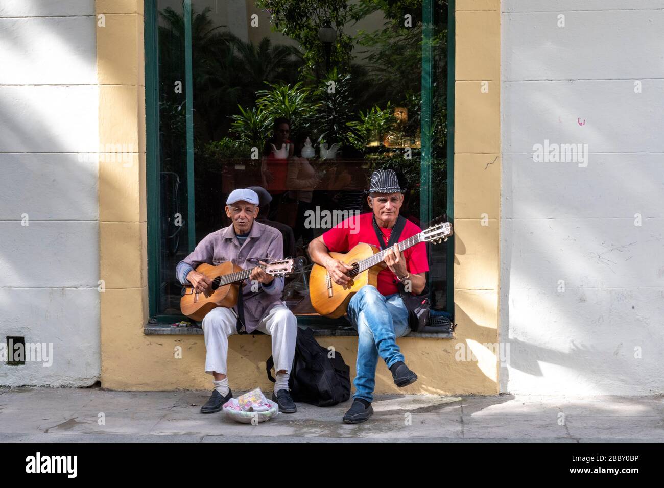Two men playing guitar in hi-res stock photography and images - Alamy