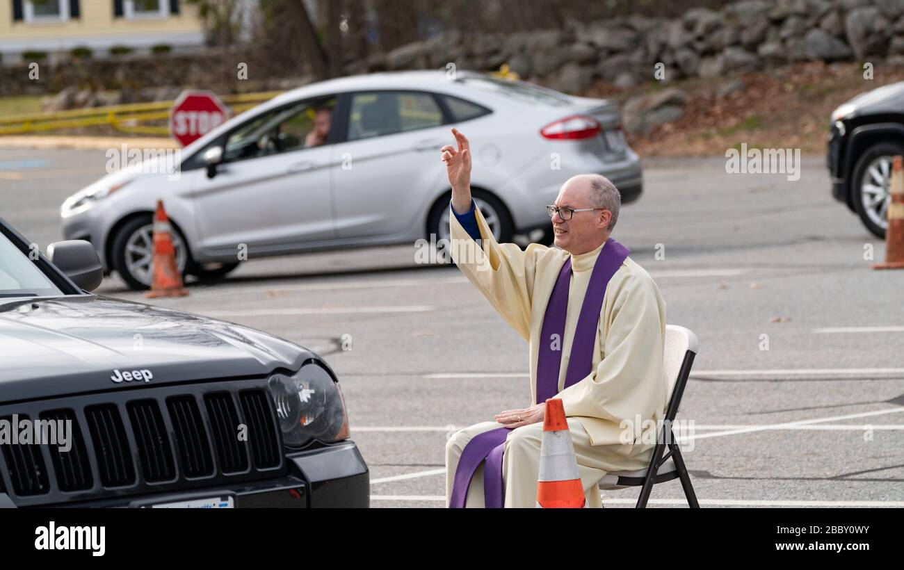 Chelmsford, Massachusetts, USA. 01st Apr, 2020. Father Brian Mahoney ...