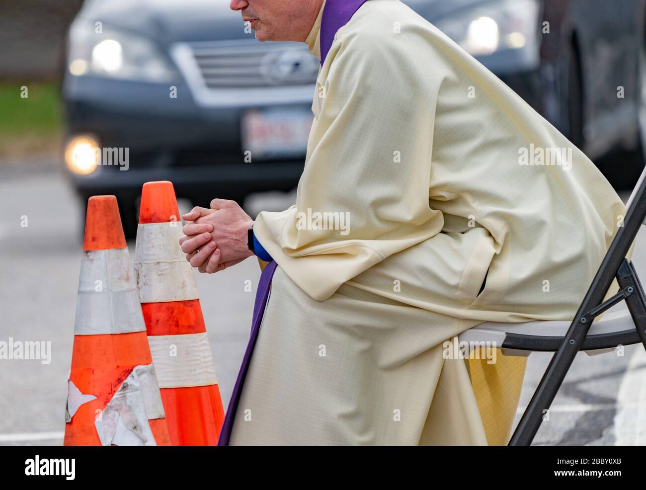 Chelmsford, Massachusetts, USA. 01st Apr, 2020. Father Brian Mahoney ...