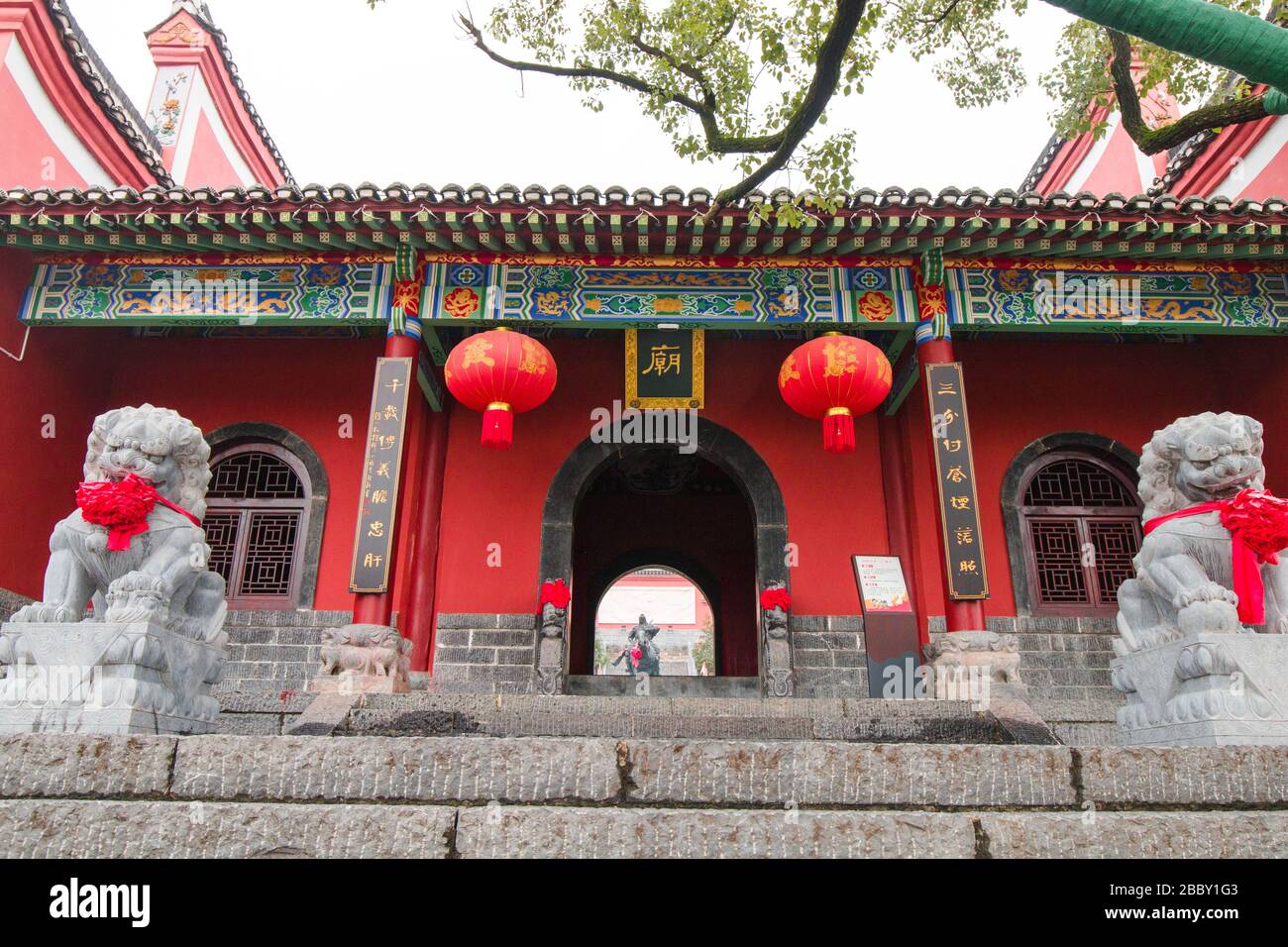 Gate of Chinese temple Stock Photo - Alamy