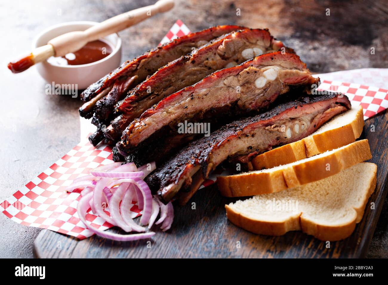 Barbeque ribs with red onion Stock Photo - Alamy