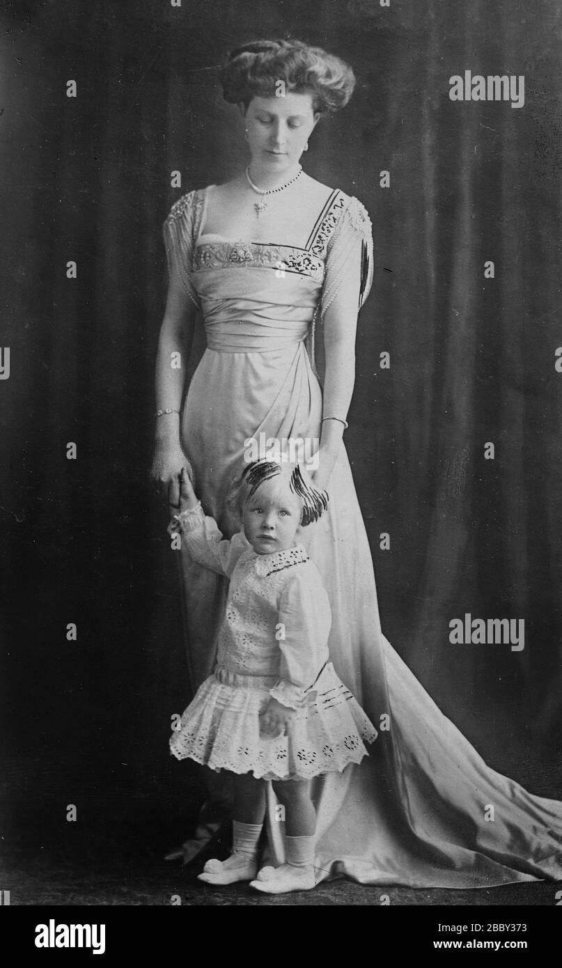 Mrs. Austen Chamberlain ca. 1913 Stock Photo - Alamy