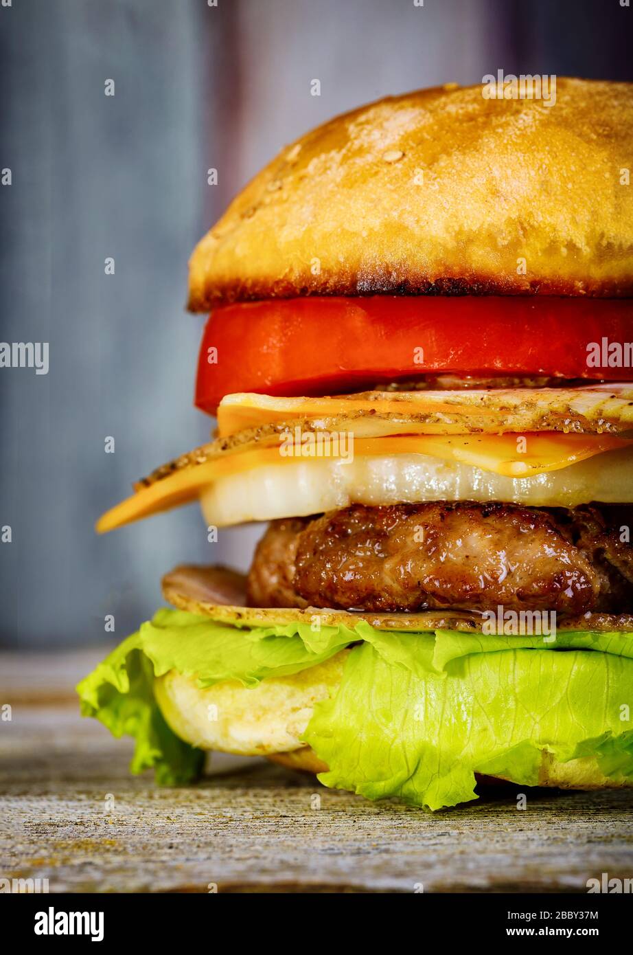 Burger food styling hi-res stock photography and images - Alamy