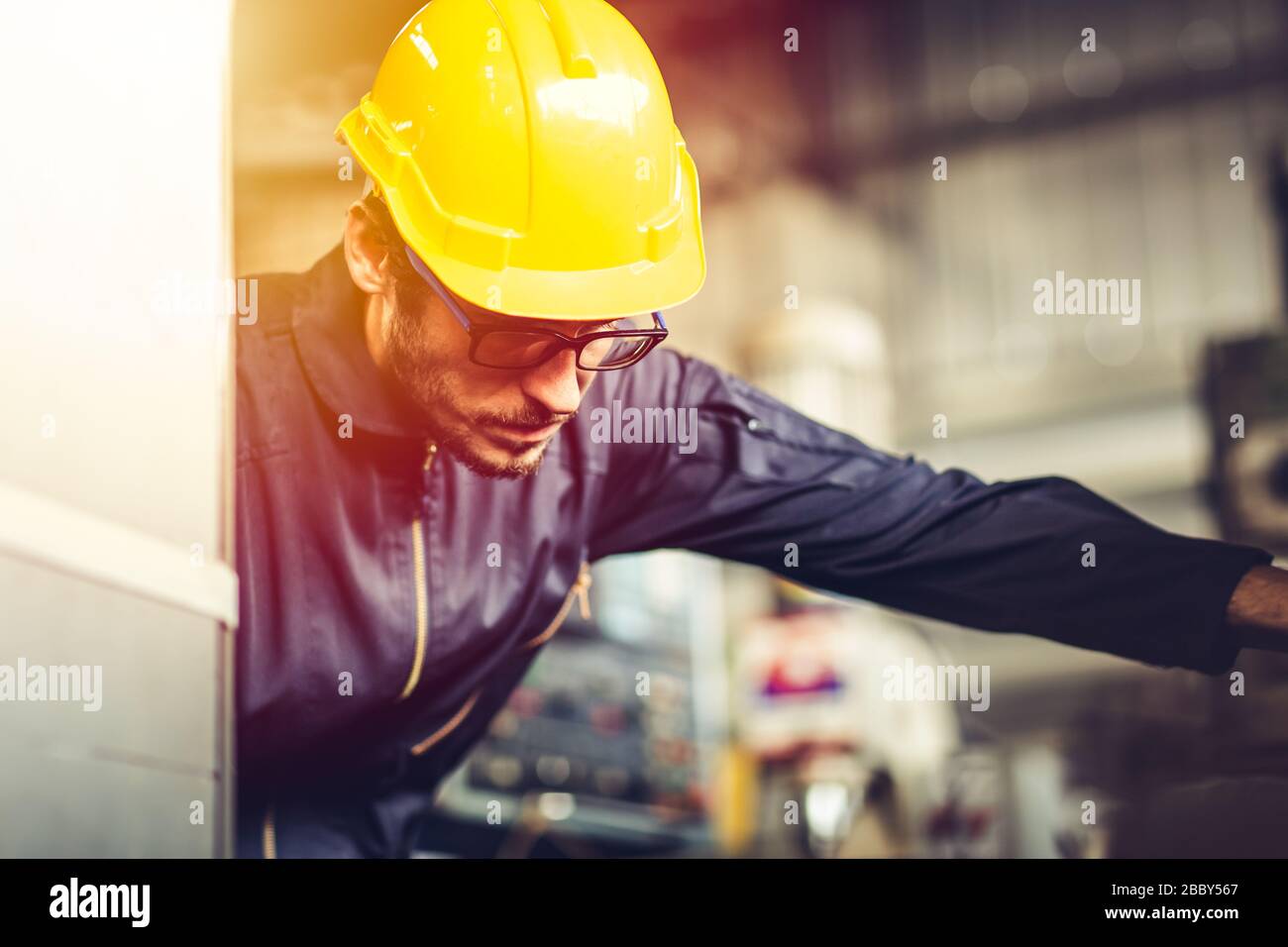 American worker hi-res stock photography and images - Alamy