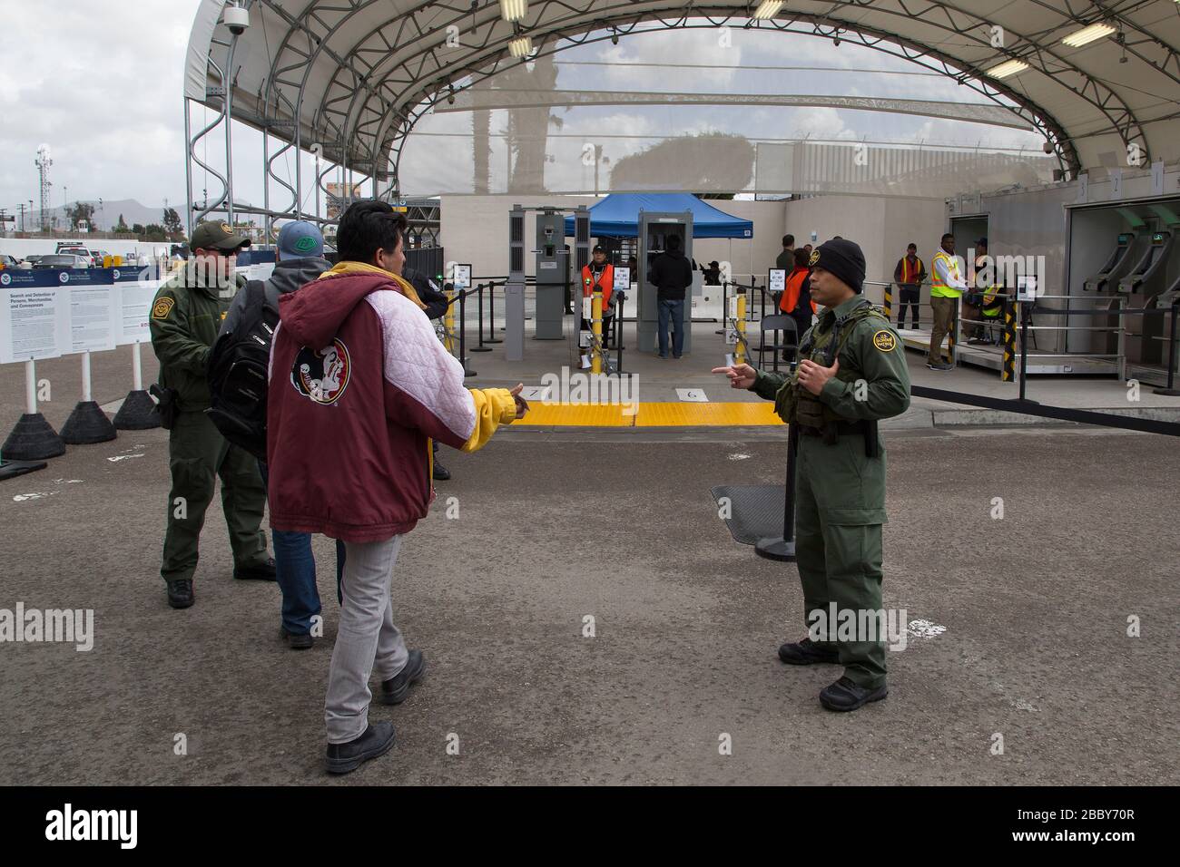Biometric border entry and exti hi-res stock photography and images - Alamy