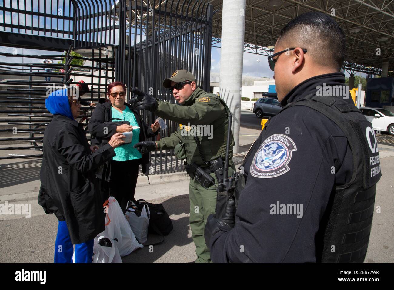 Biometric border entry and exti hi-res stock photography and images - Alamy