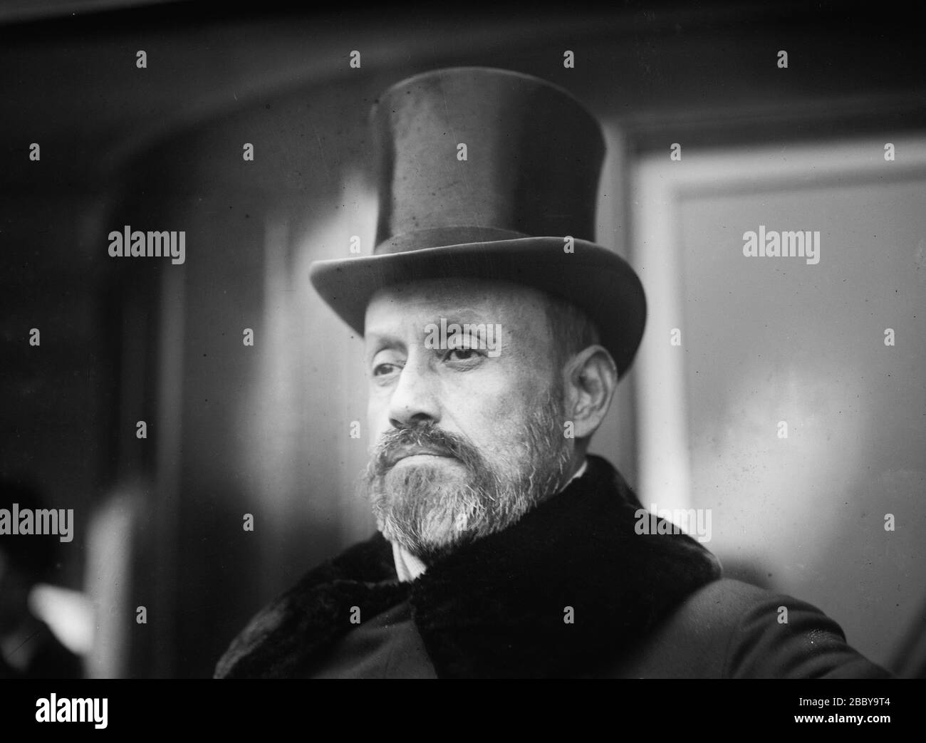 Historical ellis island 1910 hi-res stock photography and images - Alamy