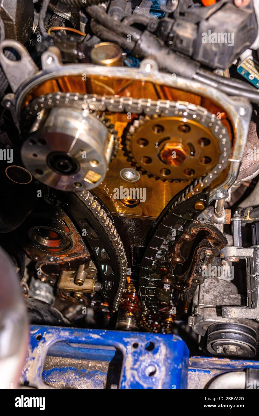 Car engine camshaft gear chain hi-res stock photography and images - Alamy
