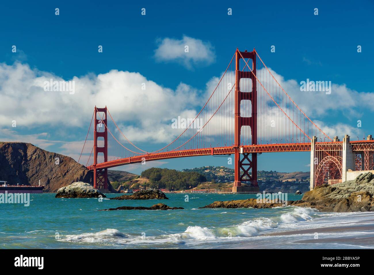 Red bridge san francisco hi-res stock photography and images - Alamy