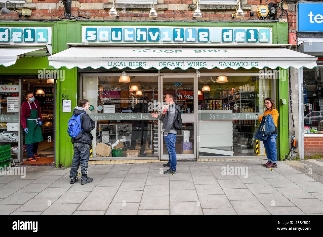 Shopkeeper uk 19* hi-res stock photography and images - Alamy