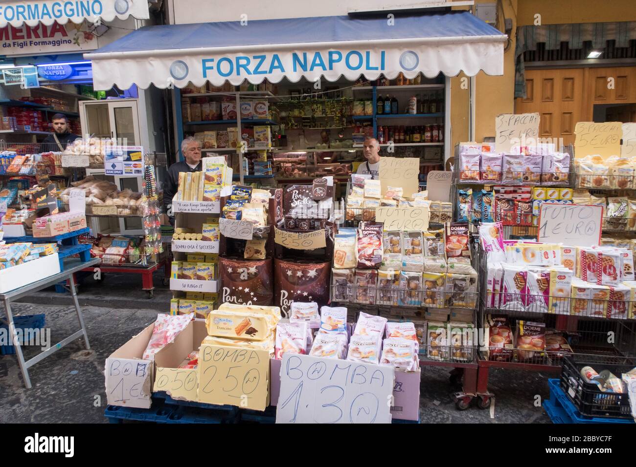 Street food napoli hi-res stock photography and images - Alamy