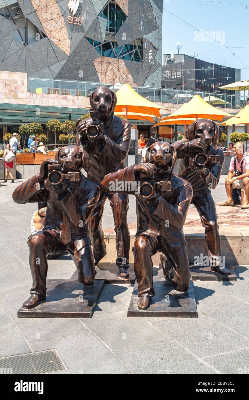 Paparazzi dogs sculptures hi-res stock photography and images - Alamy