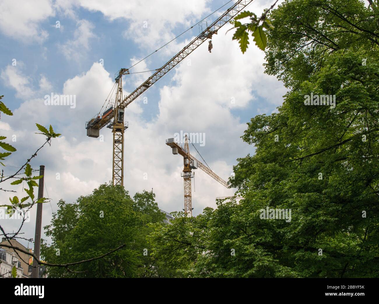 Project home crane building hi-res stock photography and images - Alamy